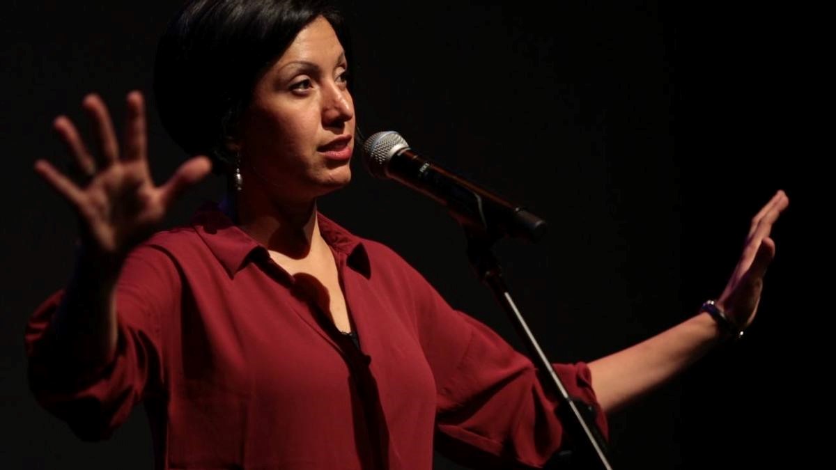 “Enseñamos vida, señor” Rafeef Ziadah, poeta palestina - Periódico Opción