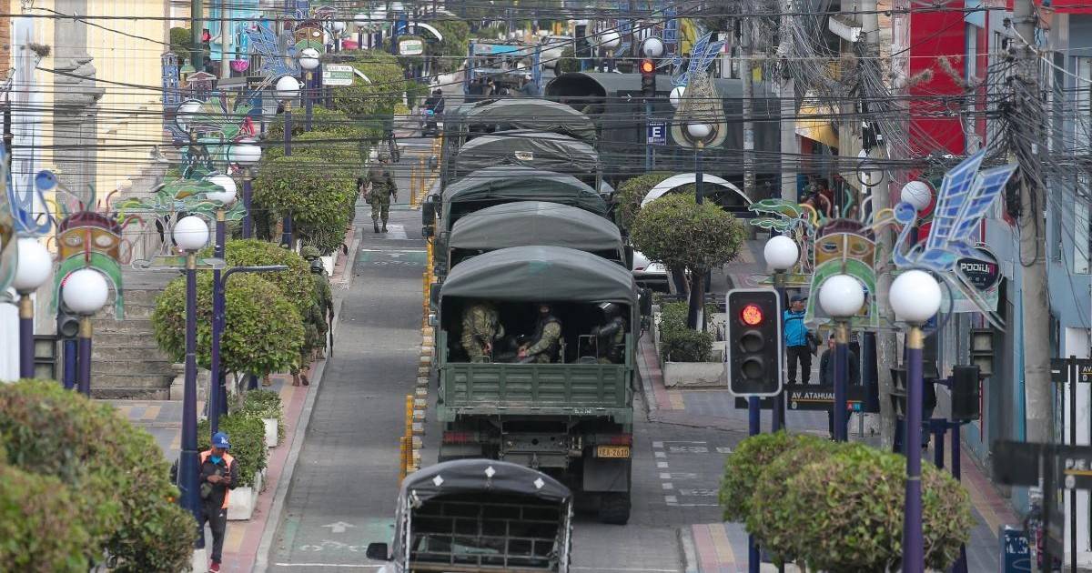 ¿Qué hacían dos embajadores y el nuncio apostólico en el convoy militar de Noboa? - Periódico Opción